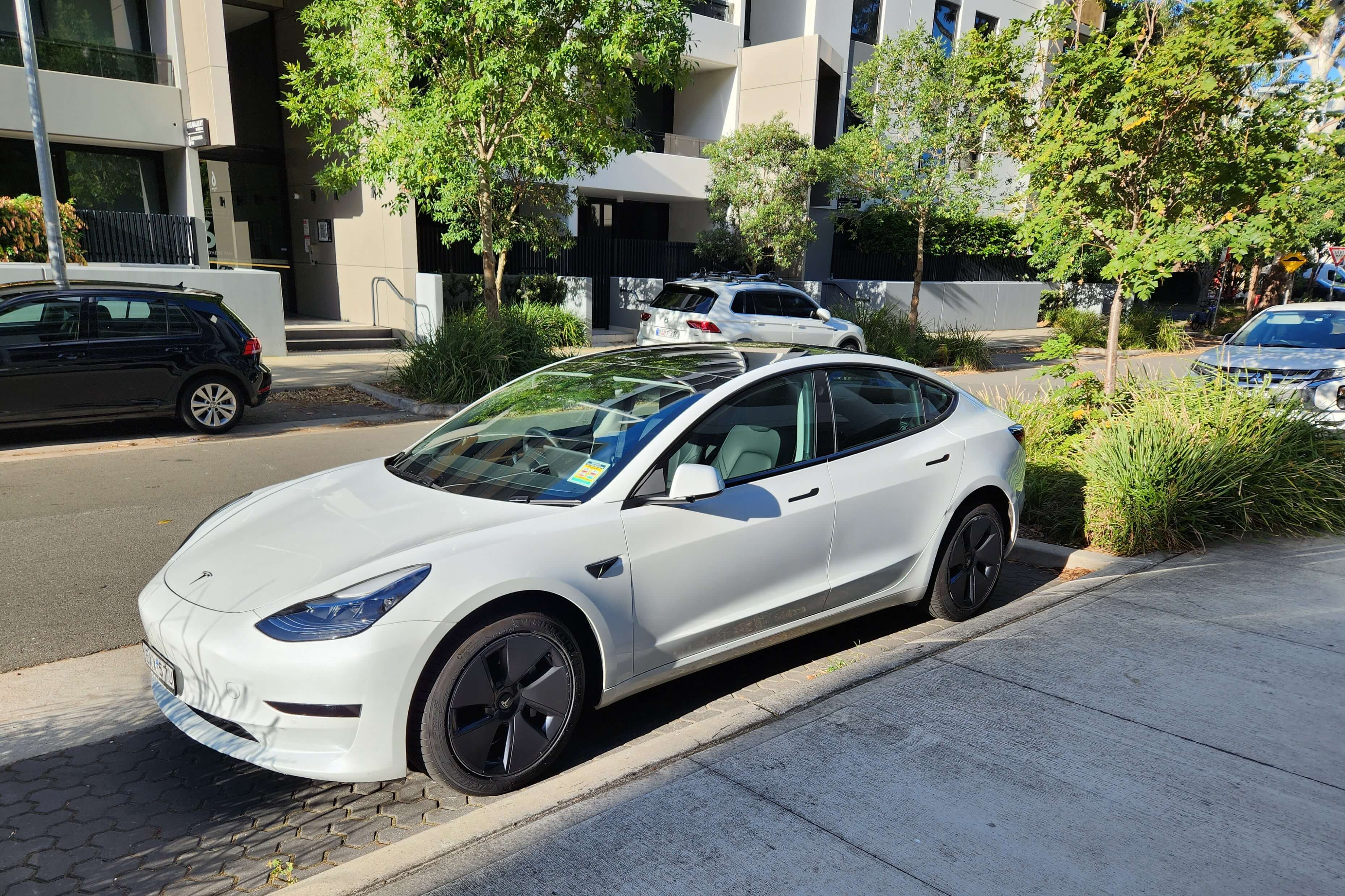 Car Hire in Alexandria | Tesla Model 3, 2022, 629kms range in Sydney | evee